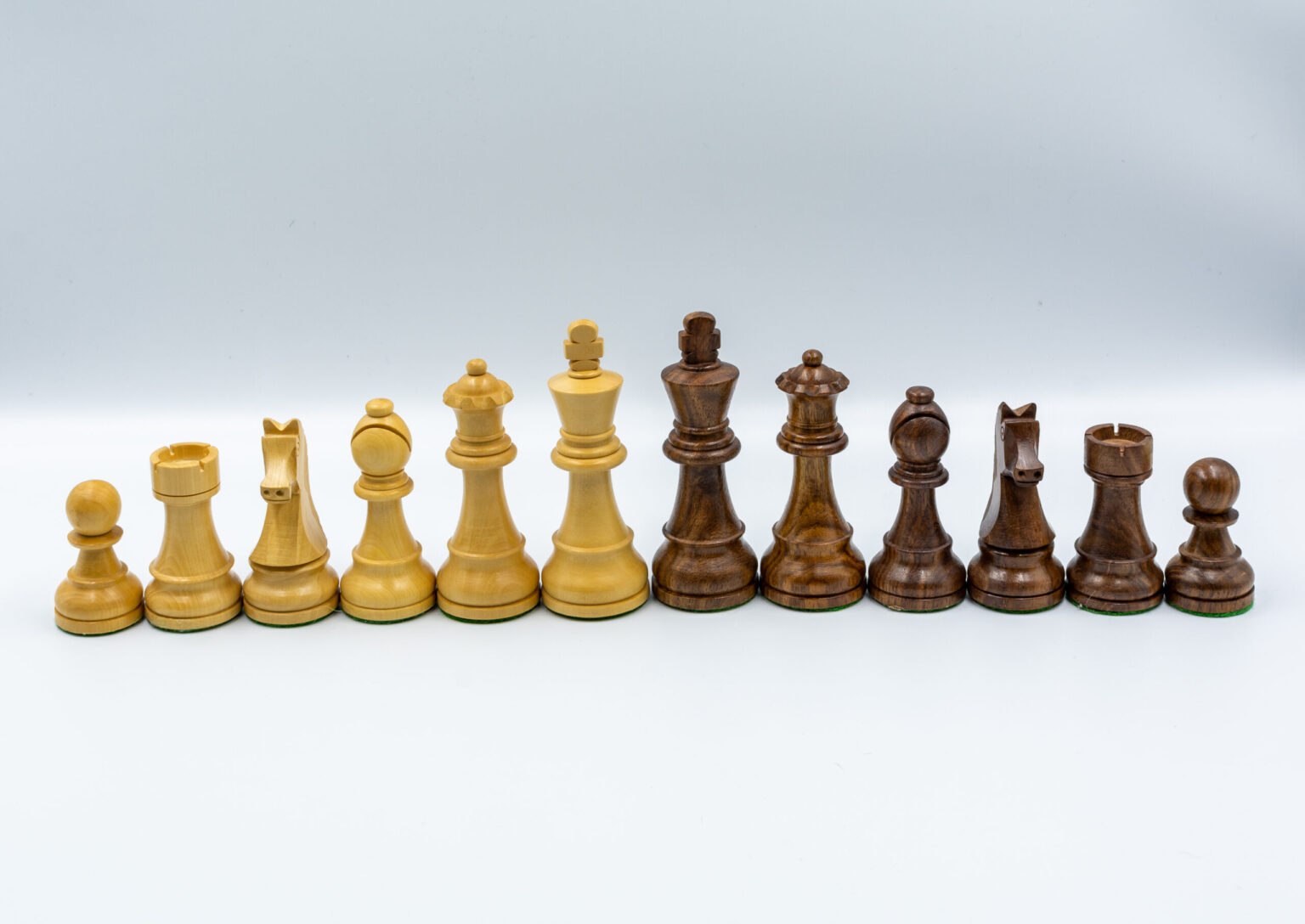 Staunton 6 – Weighted wooden pieces – chess-evolution